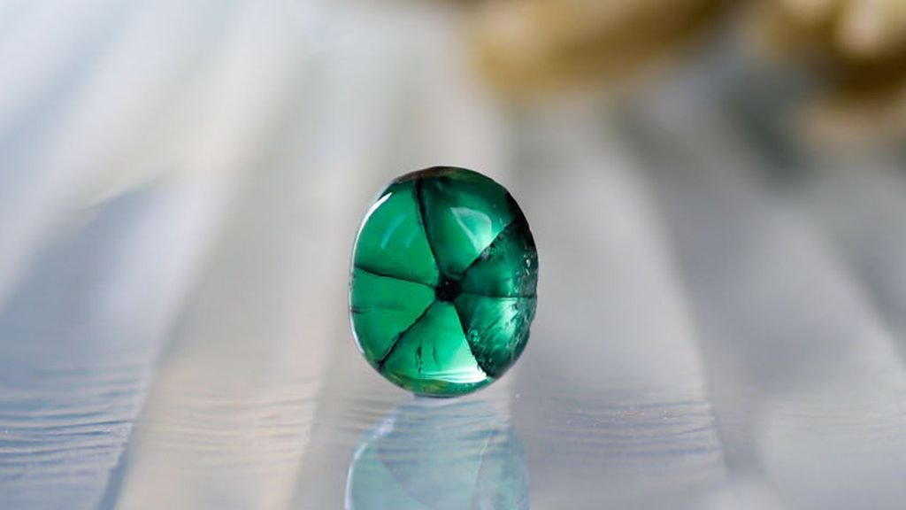 トラピッチェエメラルド[Trapiche Emerald]